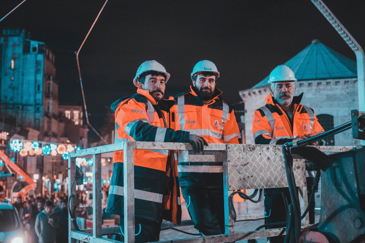 Workers Uniform in Dubai, UAE | Golden Arch Tailoring